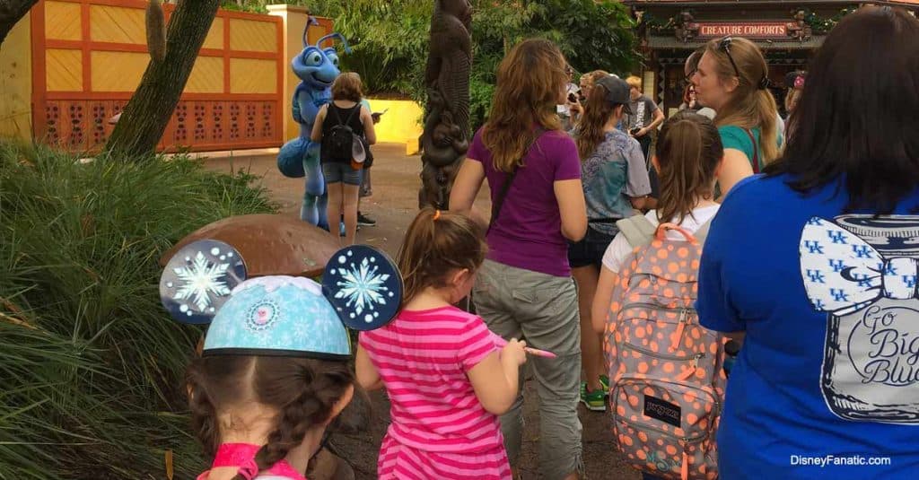 Do's and Don'ts of Waiting in Line at Disney | How To Disney