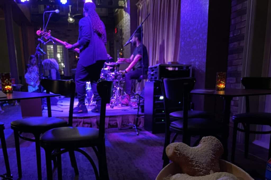 The 9 Best Lounges to Relax in Away From the Disney Parks | How To Disney